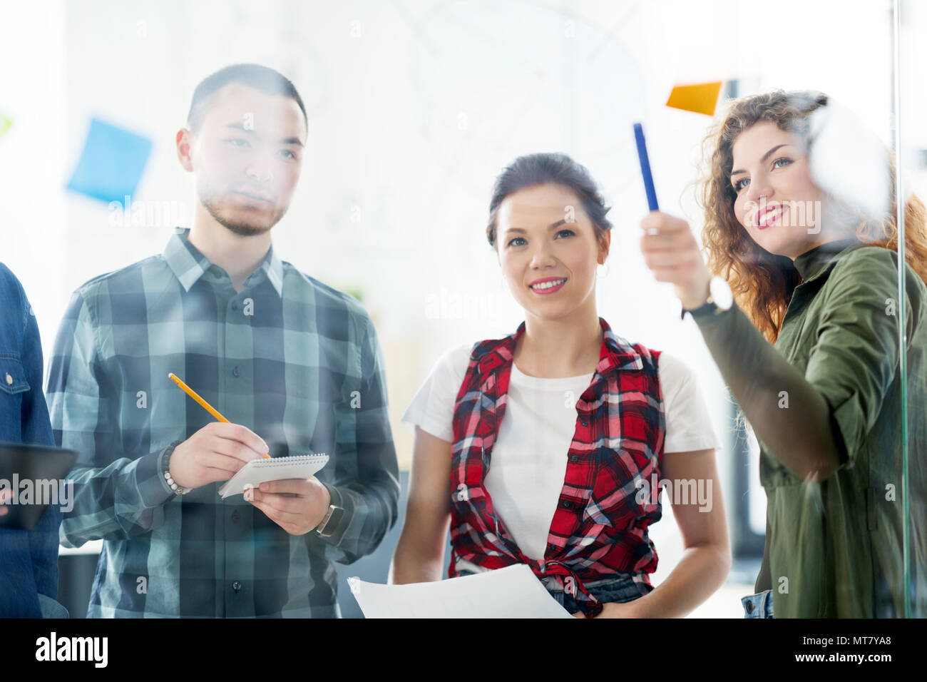 Meeting writing glass wall hi-res stock photography and images - Alamy