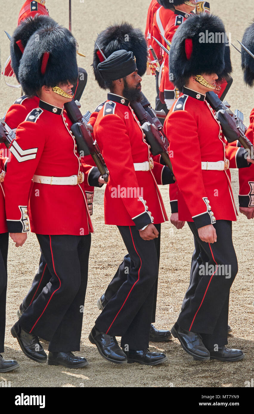 Wearing uniform grenadier guards hi-res stock photography and images ...