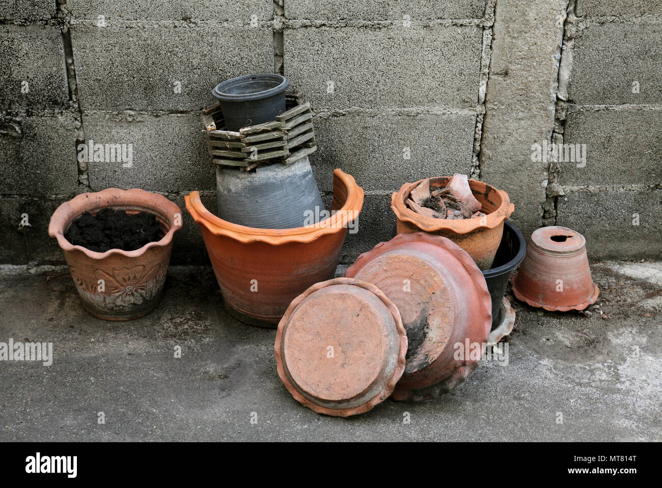 Pattern of soil pots hi-res stock photography and images - Alamy