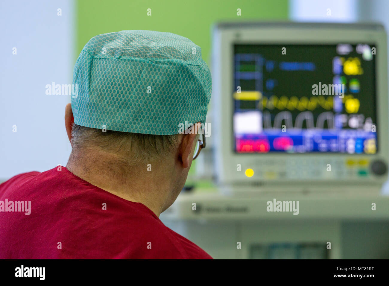 Monitoring vital sign hi-res stock photography and images - Alamy