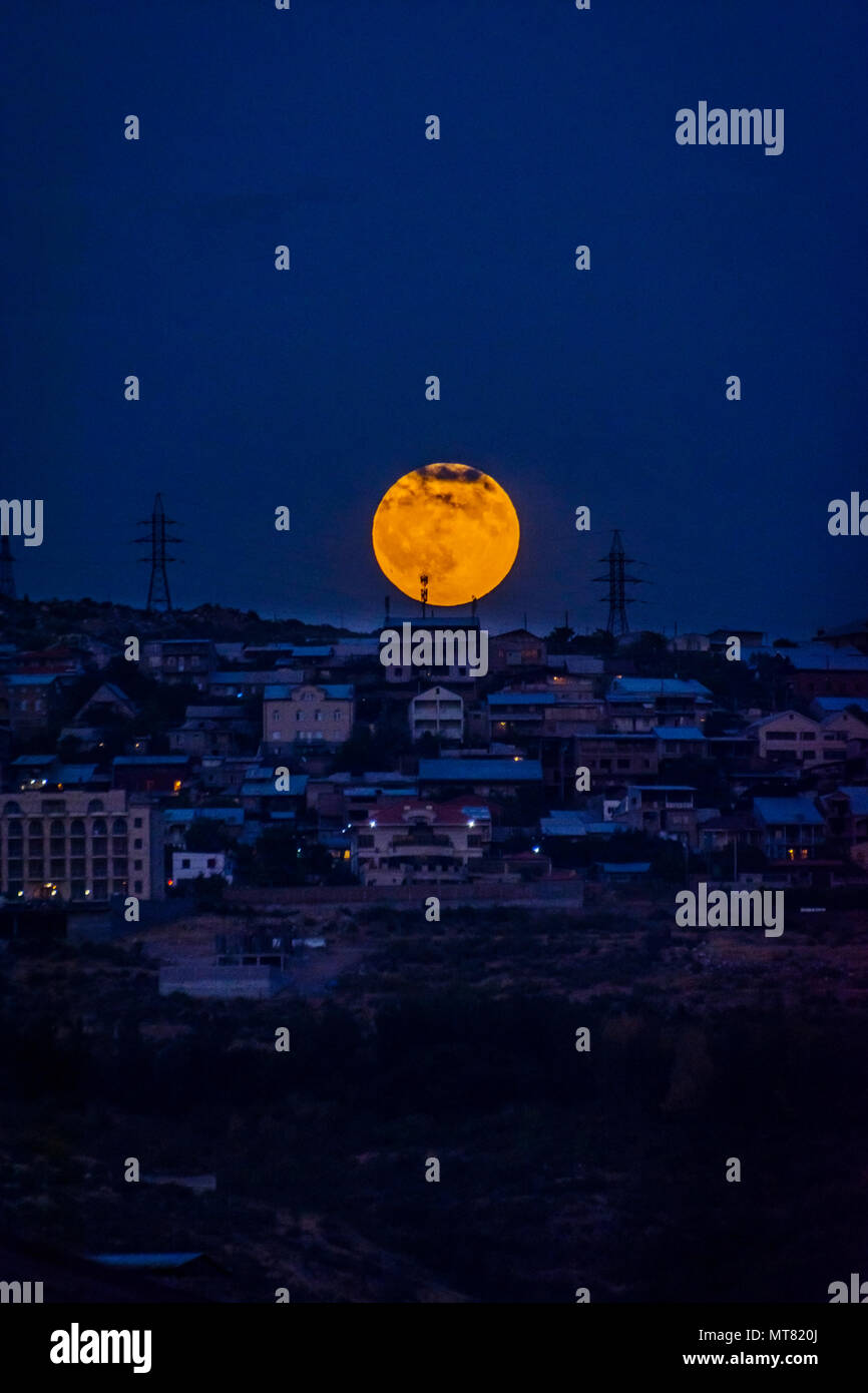 Moon rising over capital hi-res stock photography and images - Alamy