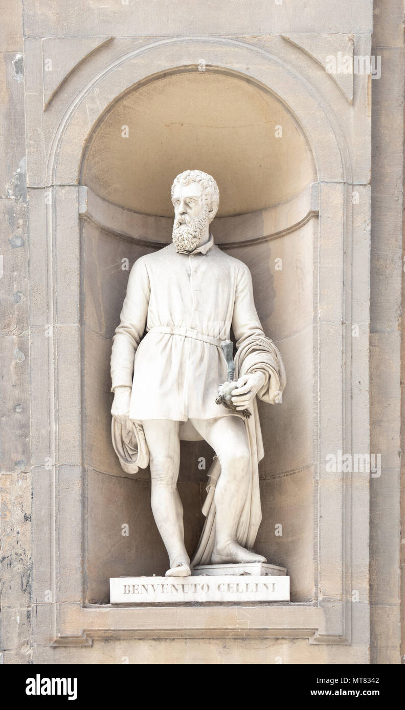 Statue of Benvenuto Cellini, on the facade of the Uffizi gallery ...