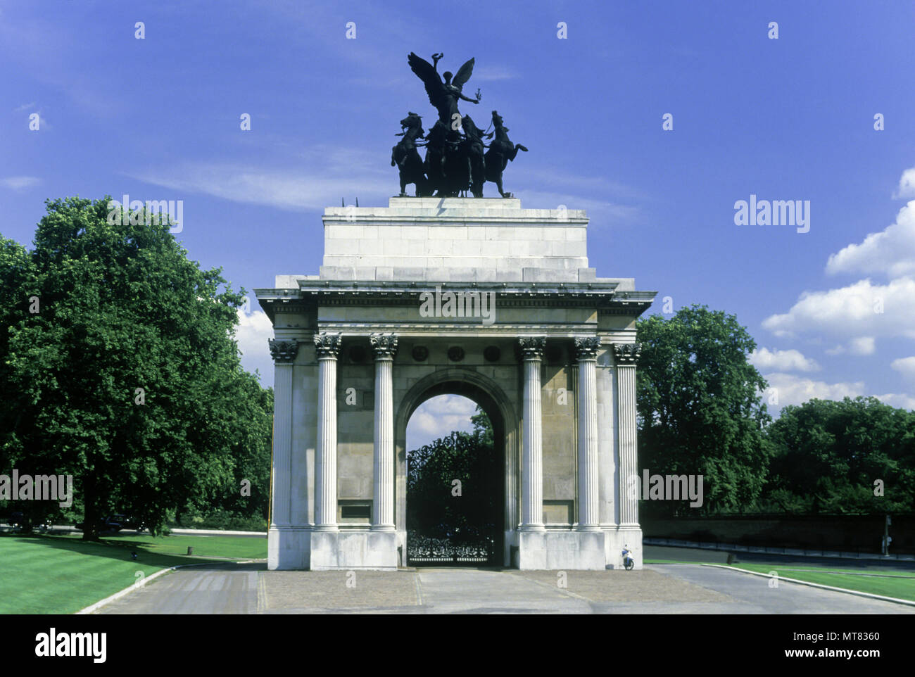 Wellington arch 1980s hi-res stock photography and images - Alamy