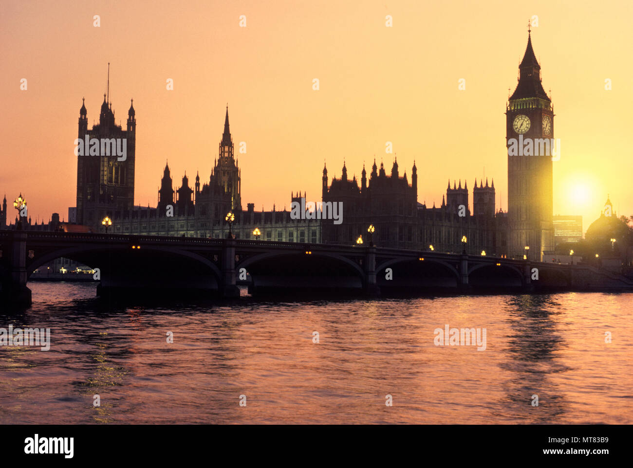 1980s skylines hi-res stock photography and images - Alamy