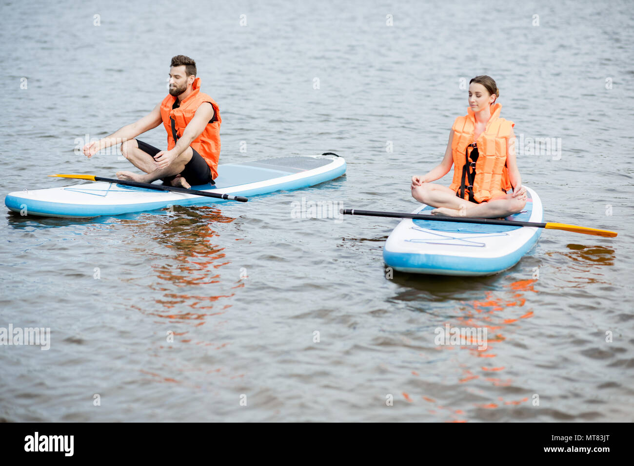 Man sitting on stand up paddleboard hi-res stock photography and images ...