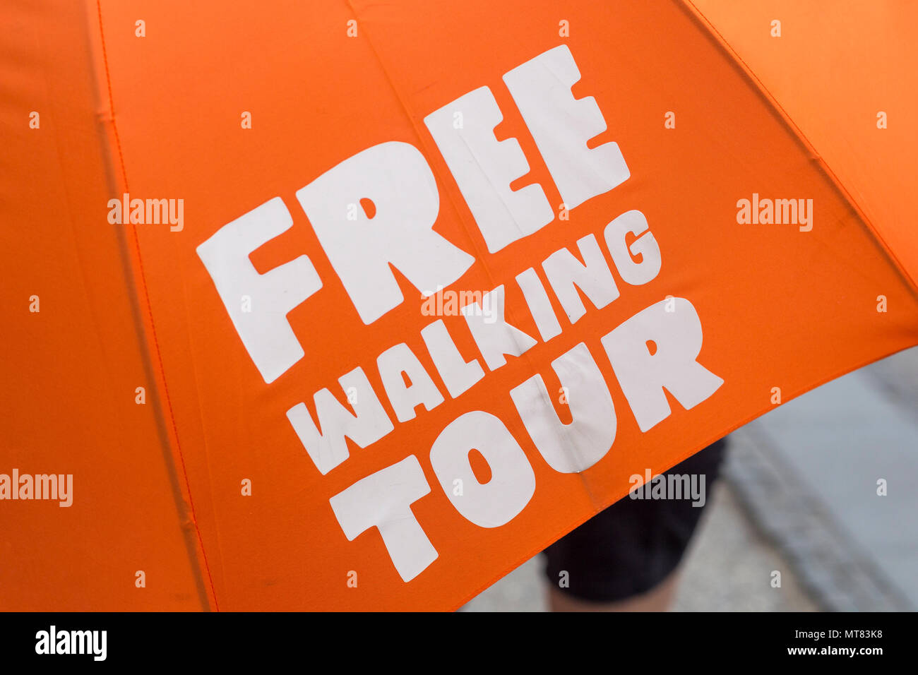 Tour guide umbrella hi-res stock photography and images - Alamy