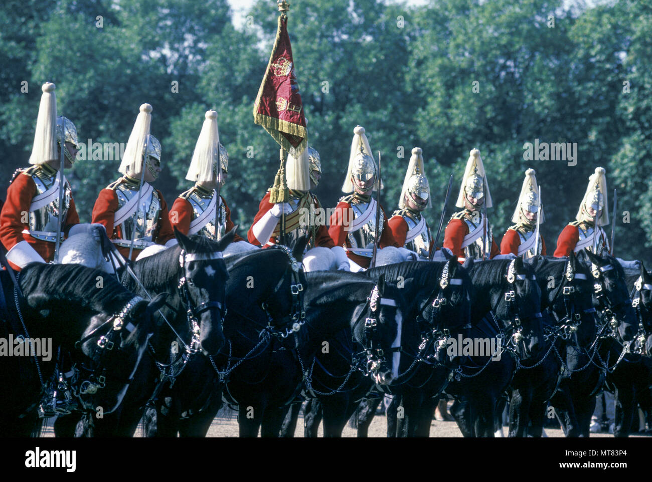 1988 HISTORICAL MOUNTED LIFEGUARDS CHANGING THE GUARD BUCKINGHAM PALACE ...