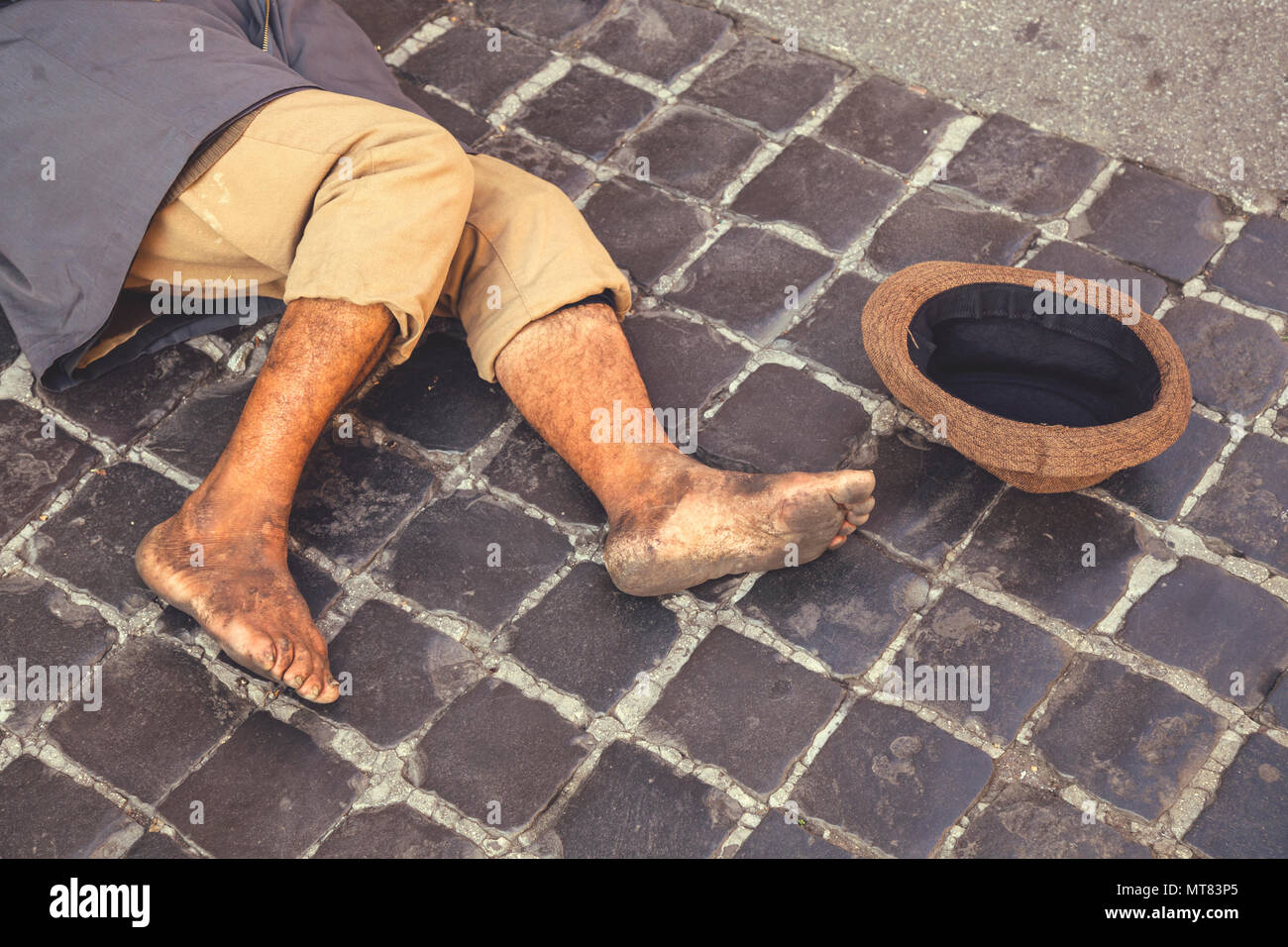 Homeless money hat hi-res stock photography and images - Alamy