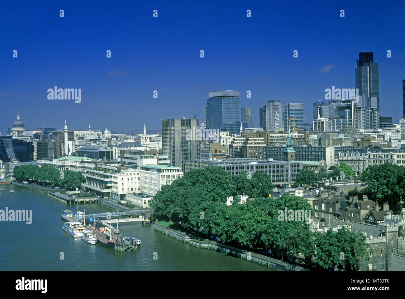 1980s london skyline hi-res stock photography and images - Alamy