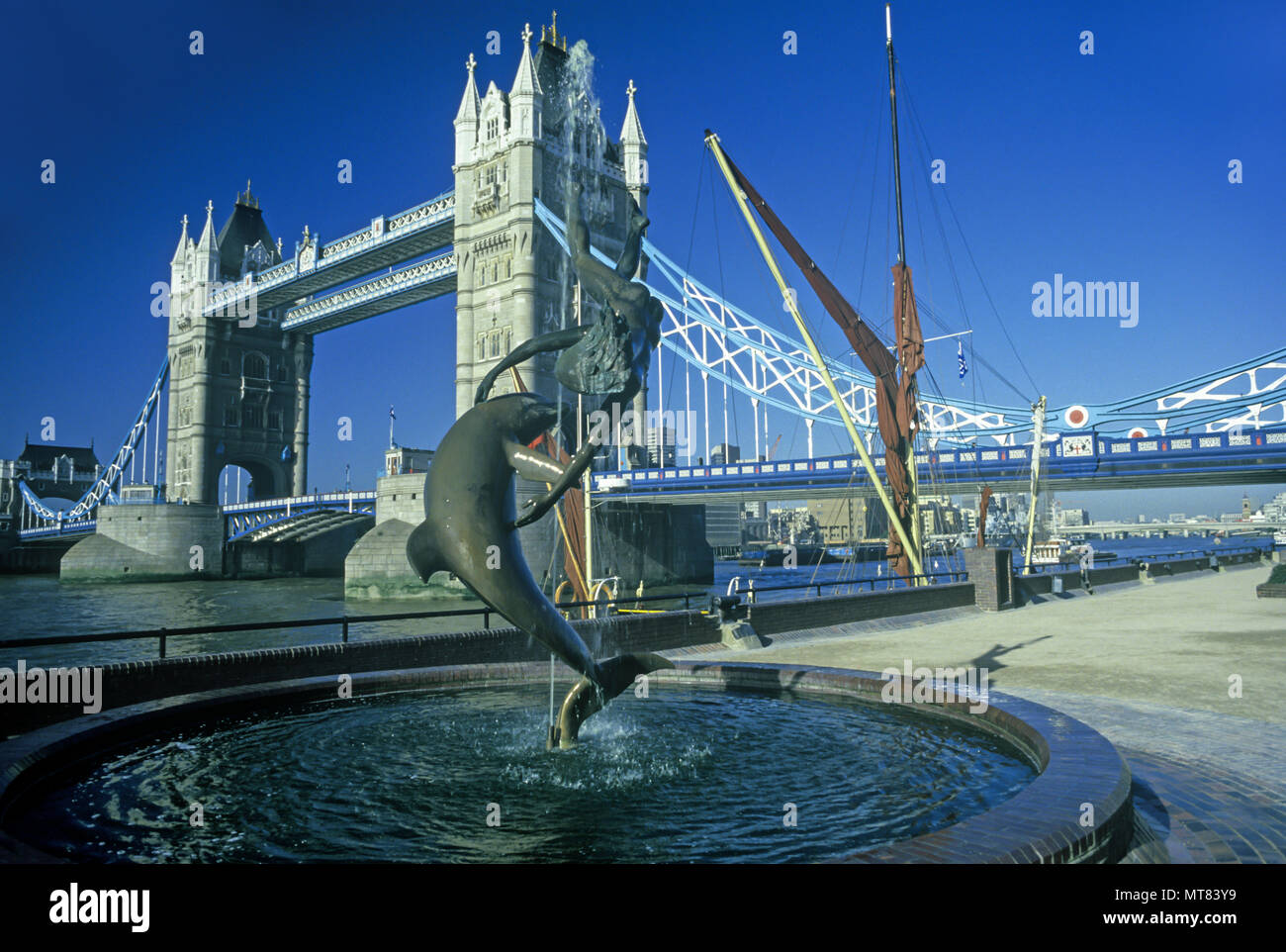 1973 london bridge hi-res stock photography and images - Alamy