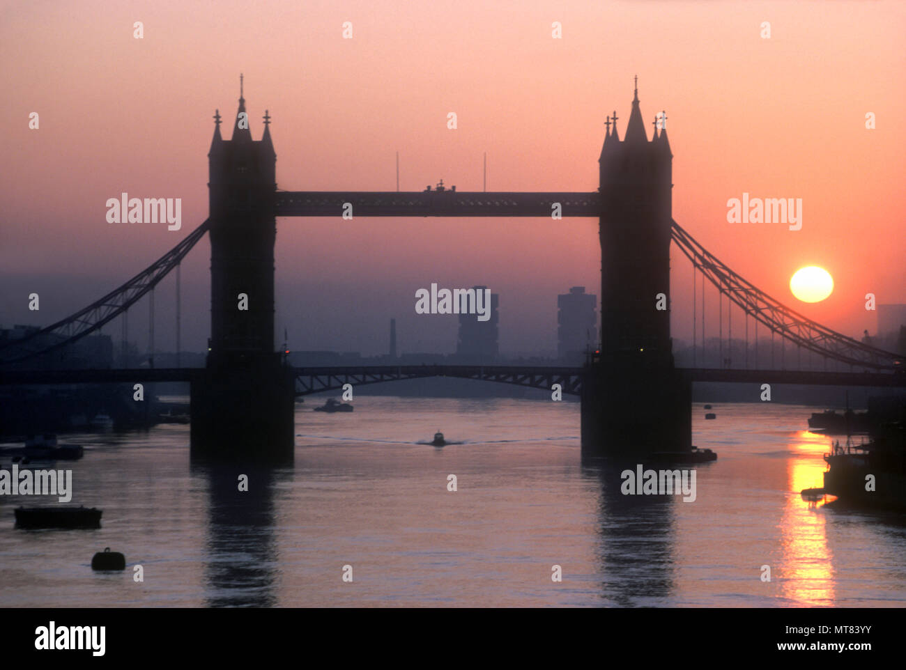 1980s London Skyline Stock Photos & 1980s London Skyline Stock Images ...