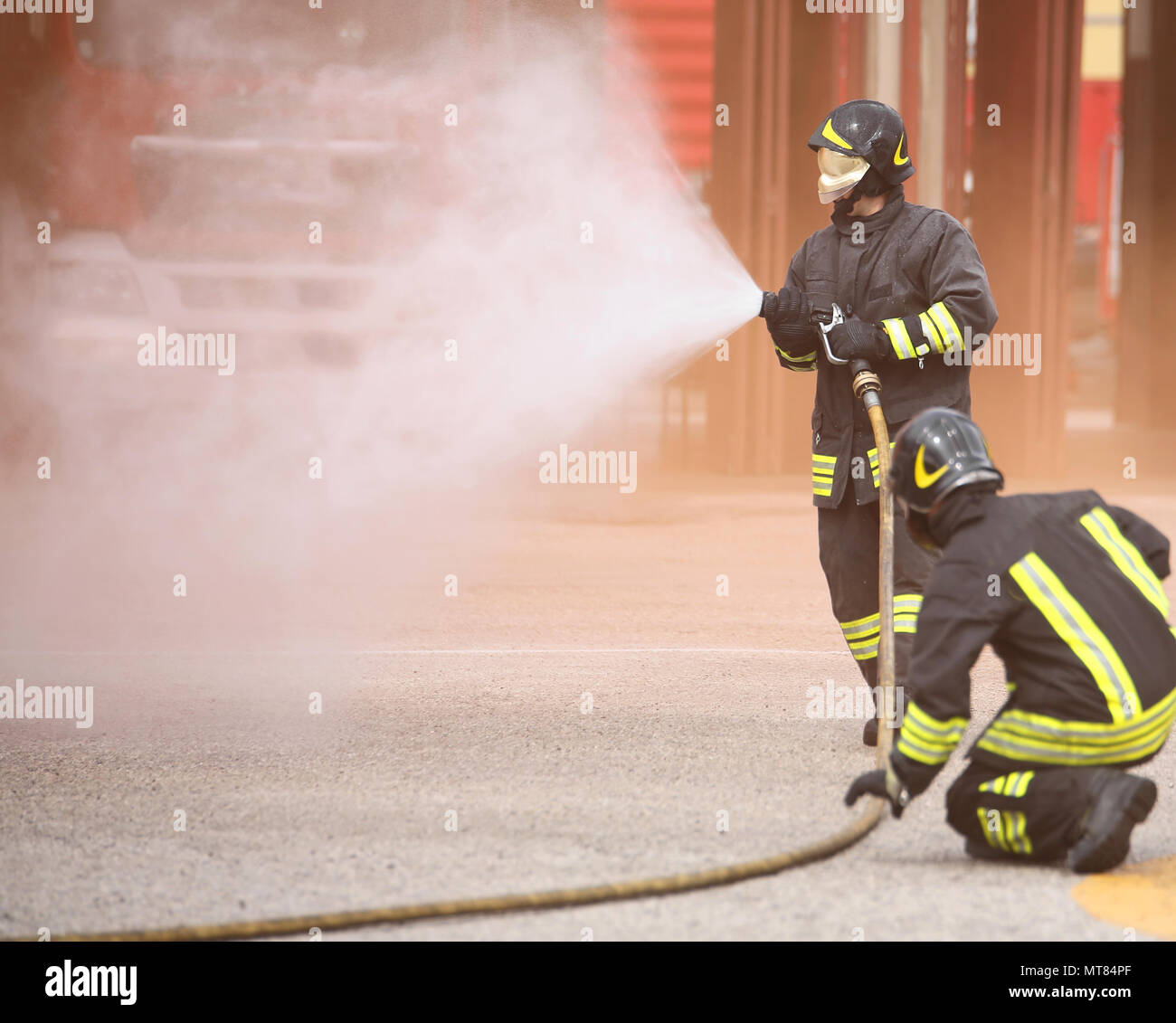 Extinguishes fire foam hi-res stock photography and images - Alamy