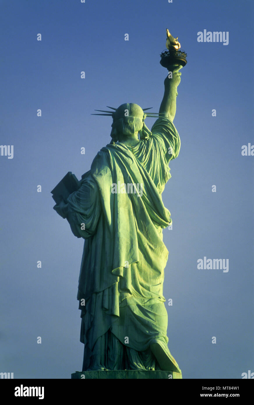 Back statue of liberty hi-res stock photography and images - Alamy