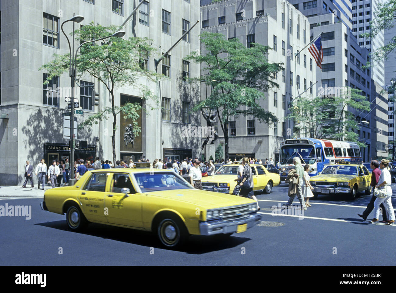 1988 HISTORICAL YELLOW CHEVROLET IMPALA TAXI (©GENERAL MOTORS CORP 1985 ...