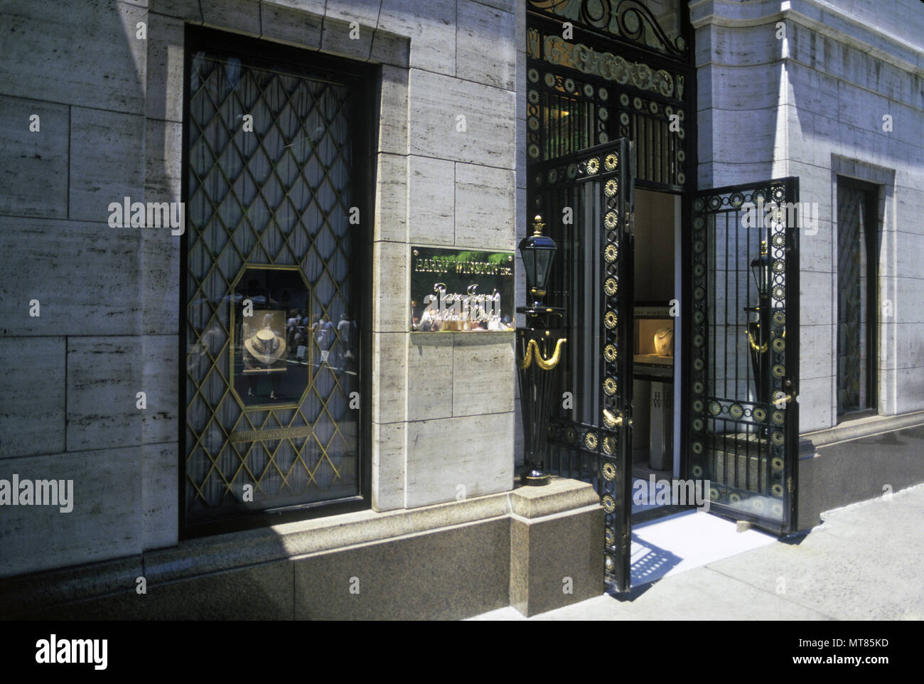 1988 HISTORICAL HARRY WINSTON STORE SHOP FRONT FIFTH AVENUE MANHATTAN ...