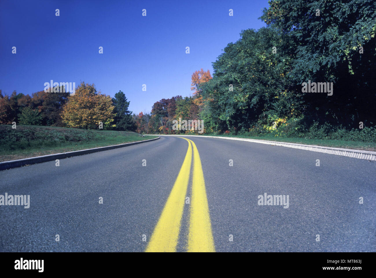 1988 HISTORICAL DOUBLE YELLOW CENTER LINE ROAD FALL FOLIAGE NEW YORK ...