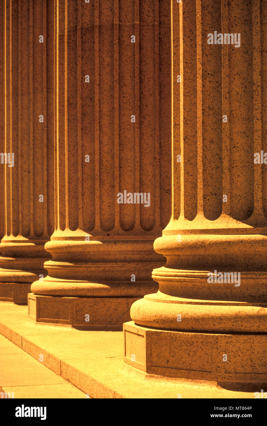 Columns line hi-res stock photography and images - Alamy