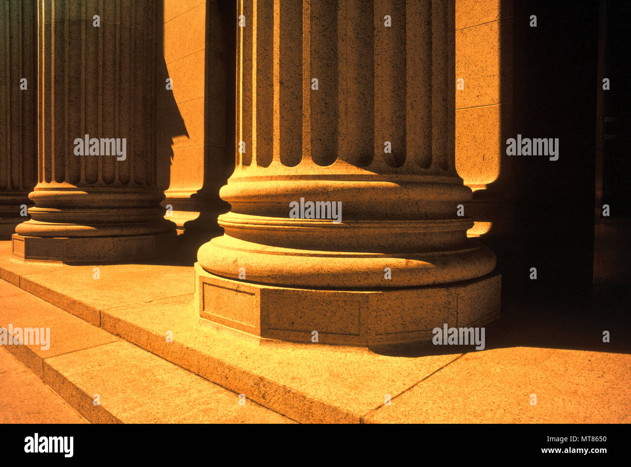 Fluted ionic columns hi-res stock photography and images - Alamy