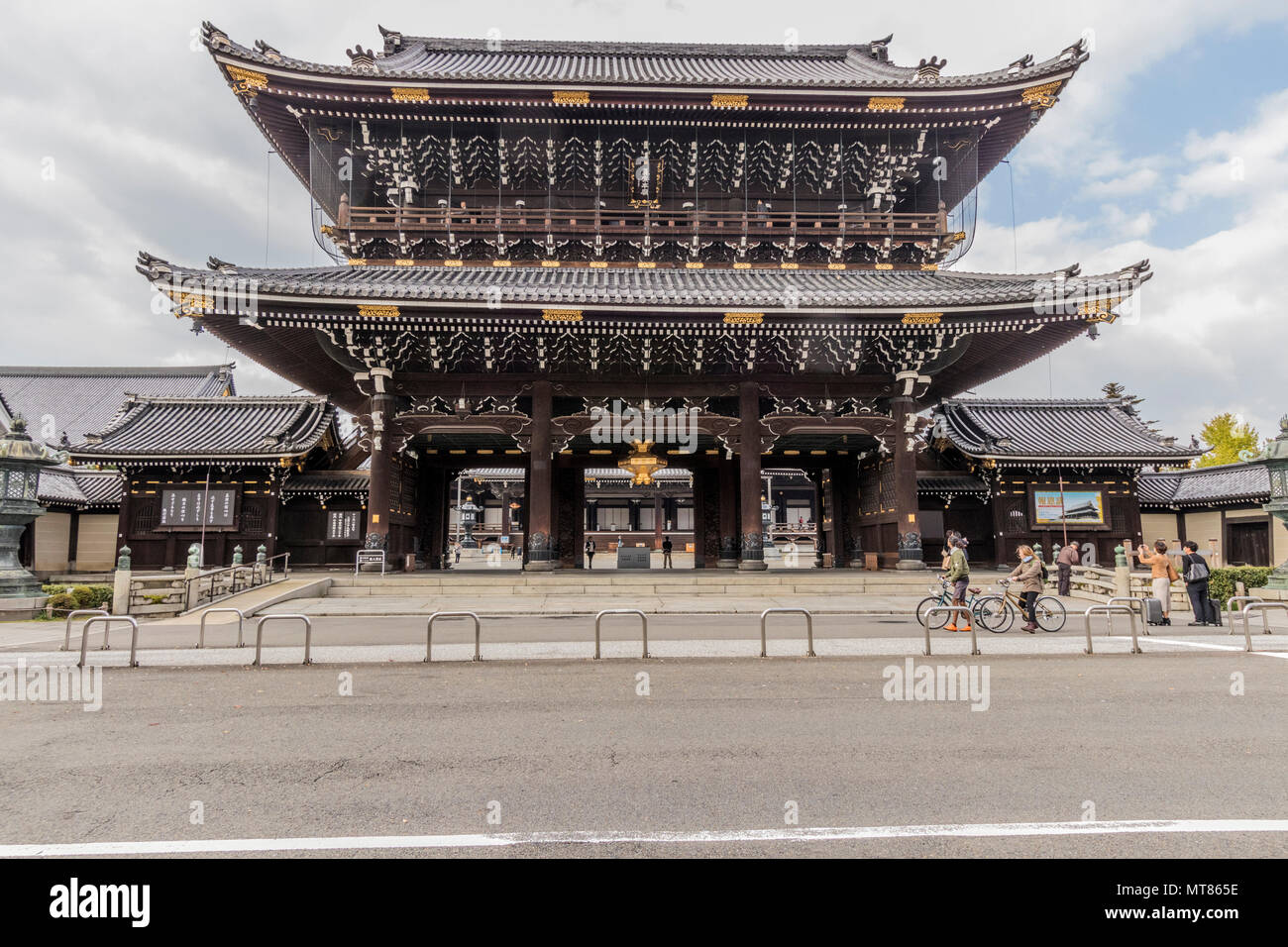 Higashi Honganji temple Kyoto Japan Stock Photo - Alamy