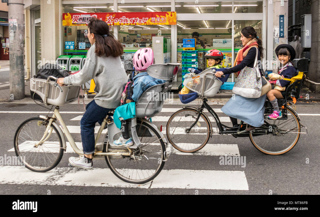 Japanese mother cyclist hi-res stock photography and images - Alamy