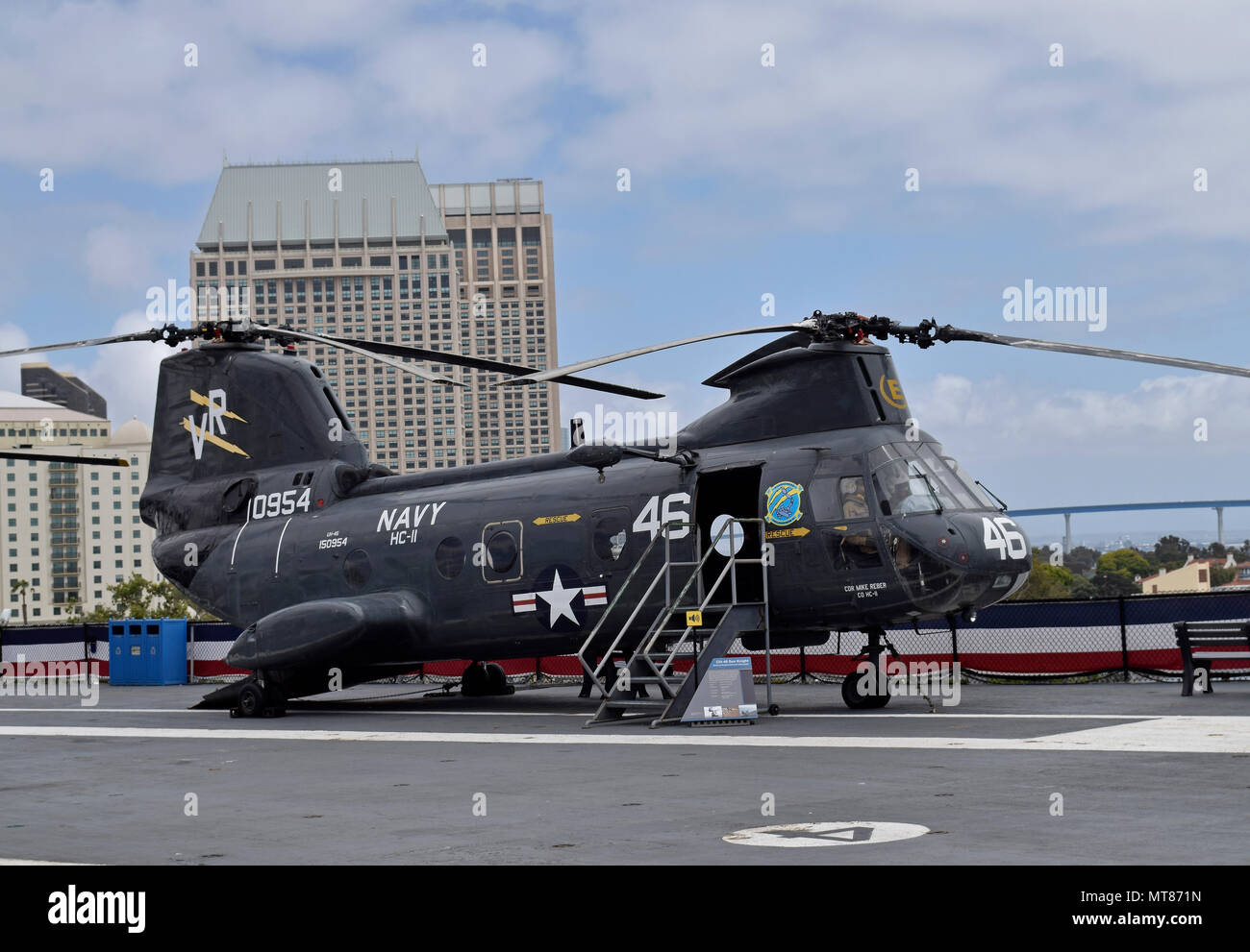HH-46 Sea Knight resupply helicopter on the flight deck of the USS ...