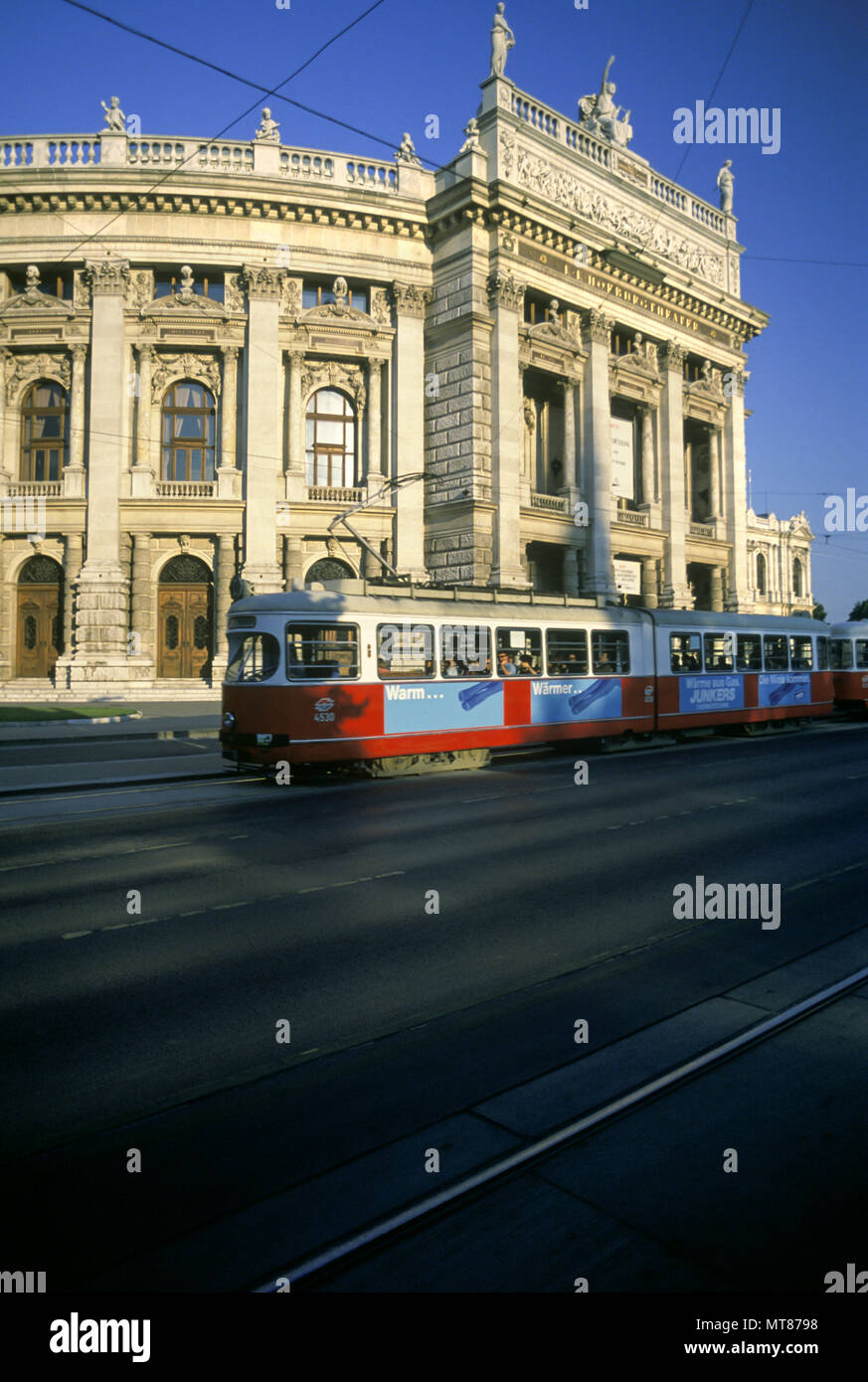 Vienna ringstrasse 20th hi-res stock photography and images - Alamy