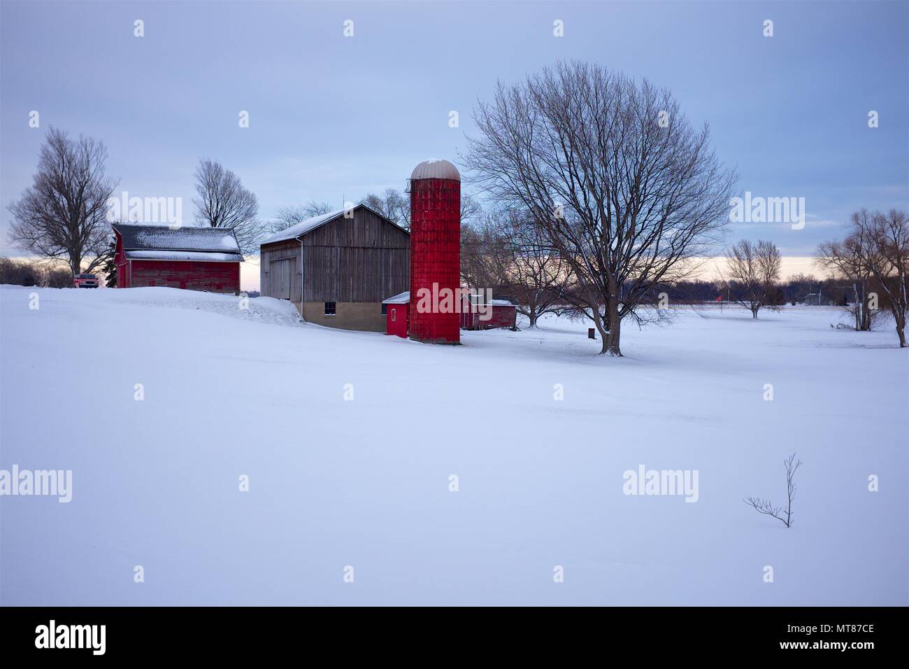 Iconic rural scenes of Midwest USA farm landscapes Stock Photo - Alamy