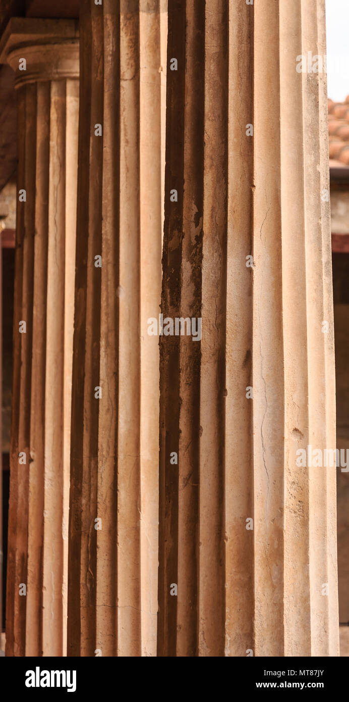 Tall columns hi-res stock photography and images - Alamy