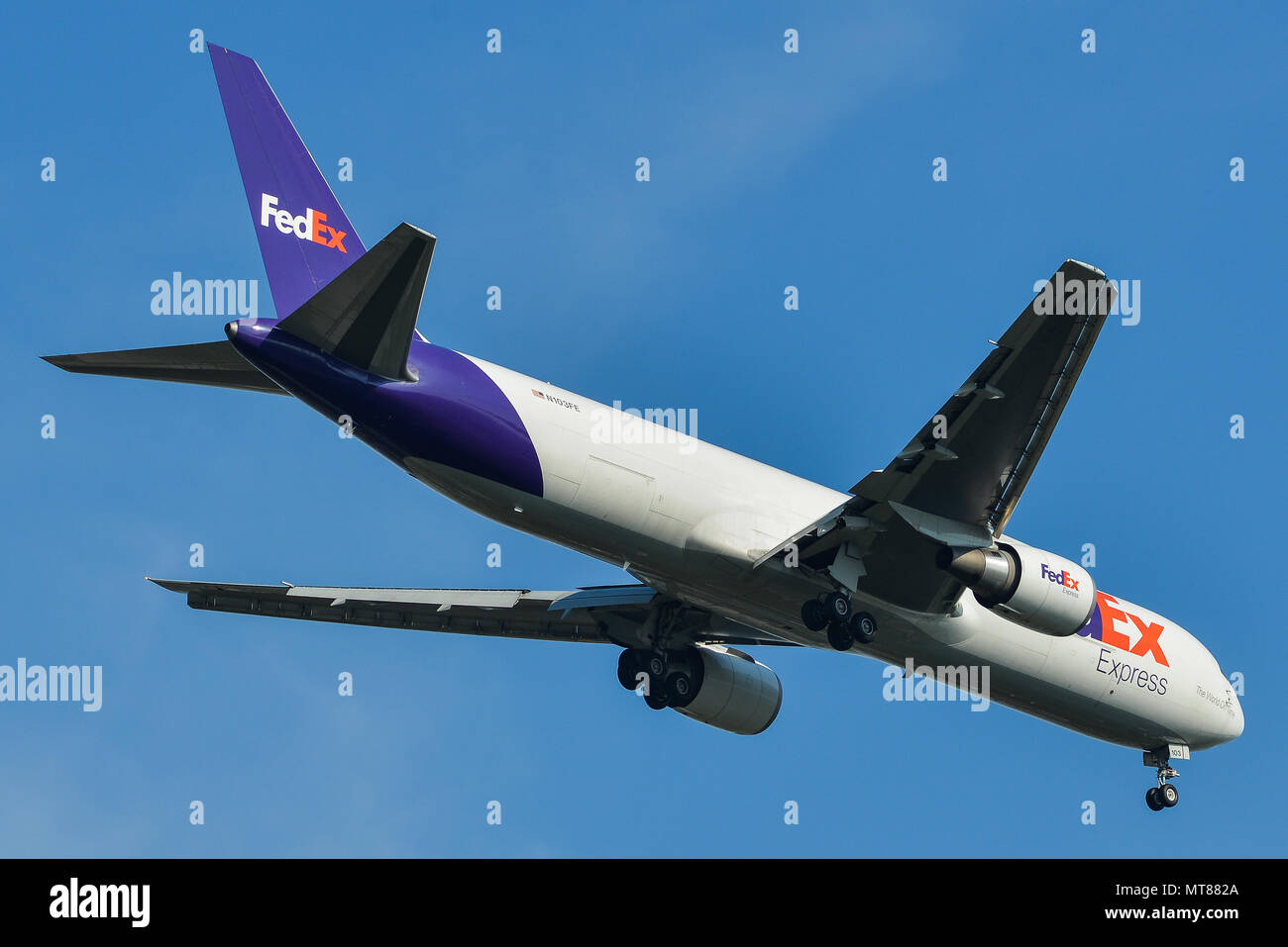 Fedex livery hi-res stock photography and images - Alamy
