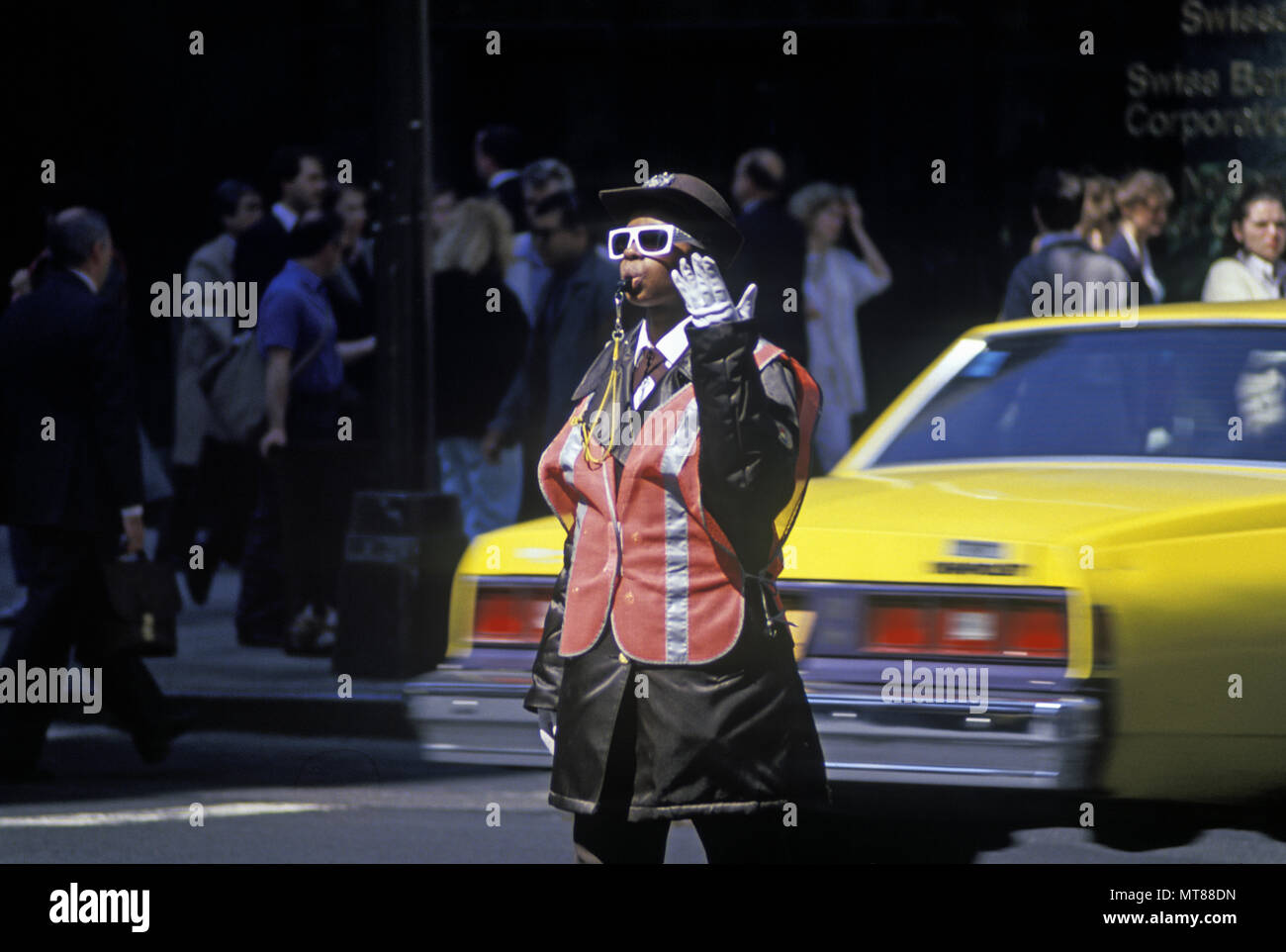 1990 HISTORICAL FEMALE TRAFFIC COP AVENUE OF THE AMERICAS MIDTOWN ...