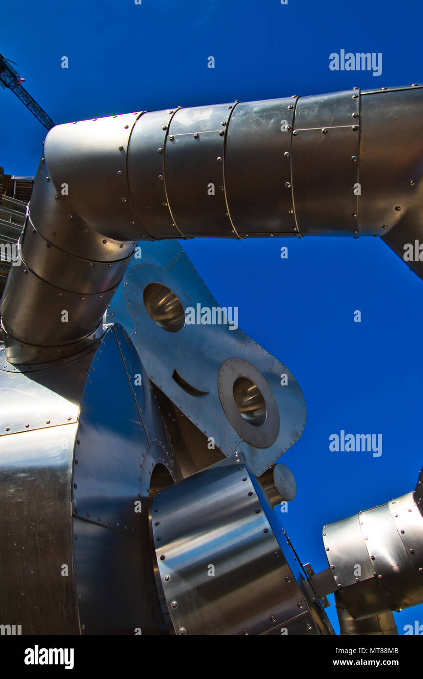 Metal robot sculpture hi-res stock photography and images - Alamy