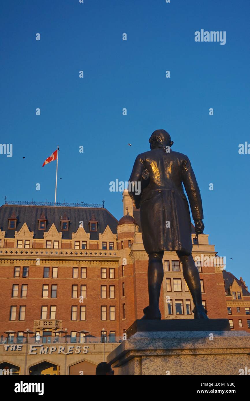 Captain cook statue victoria hi-res stock photography and images - Alamy