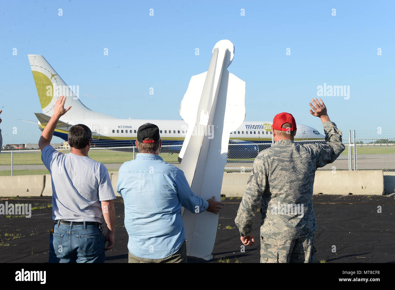 U.S. Airmen with the 119th Civil Engineer Squadron, North Dakota Air ...