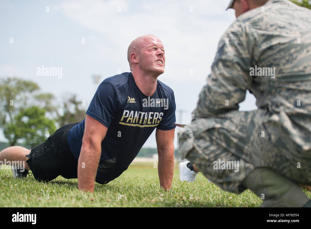 A Delayed Enlistment Program member completes his final push-up of the ...
