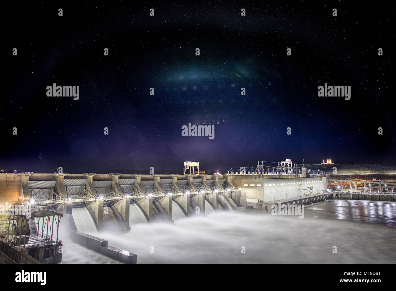 Mcnary navigation lock hi-res stock photography and images - Alamy