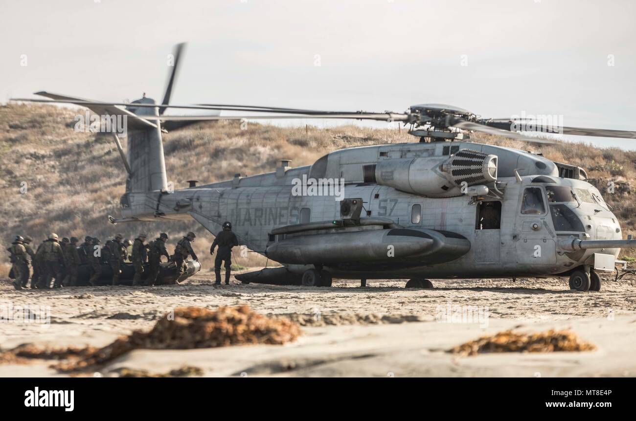 MARINE CORPS BASE CAMP PENDLETON, Calif. – U.S. Marines with 1st ...