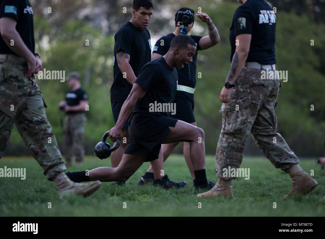100 meter weighted lunges hi-res stock photography and images - Alamy