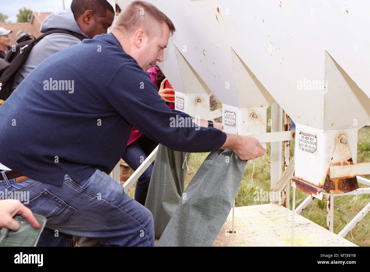 Sandbag placement hi-res stock photography and images - Alamy