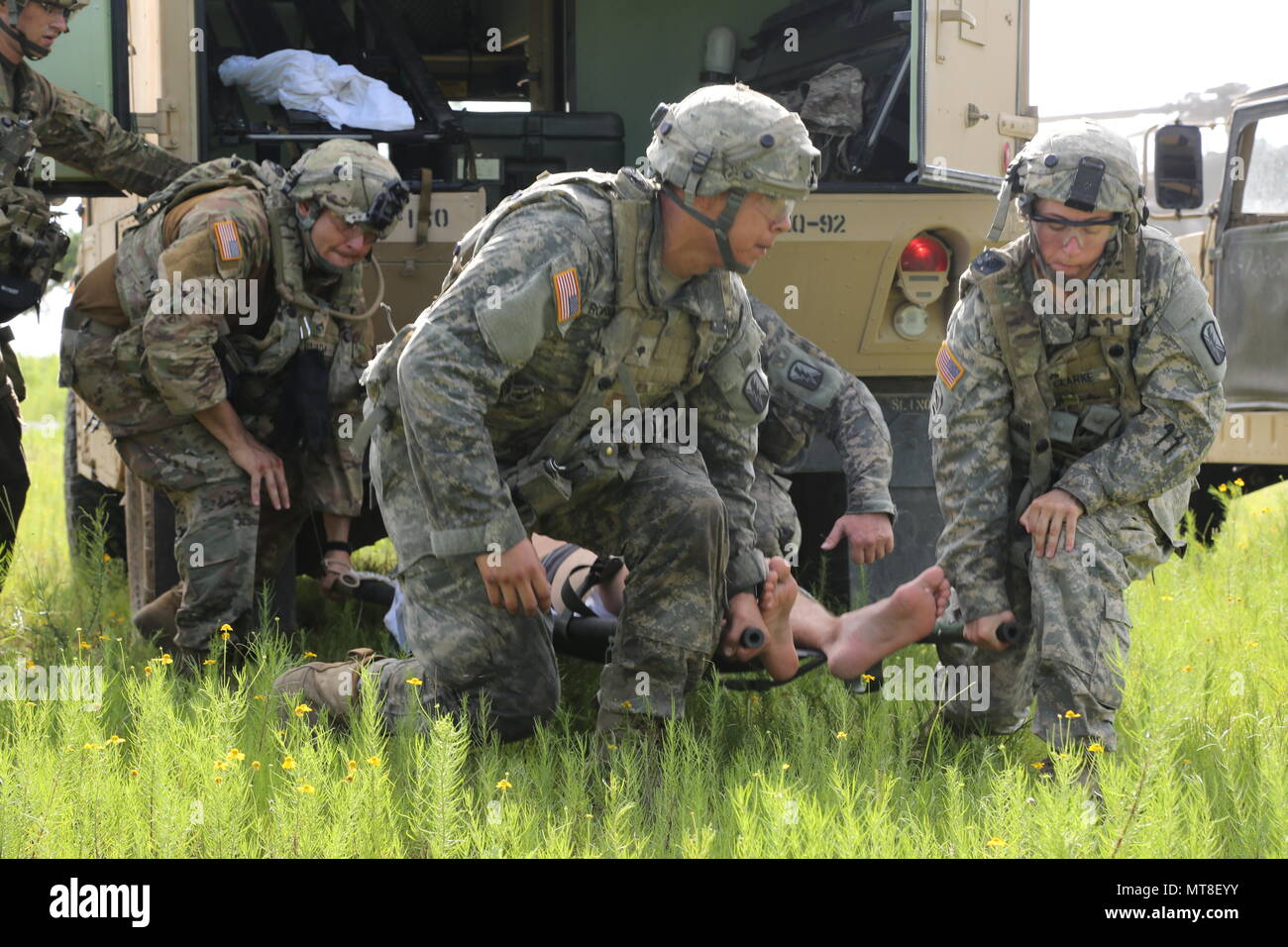 Fort Polk's medical evacuation team lifts a soldier suffering from heat ...