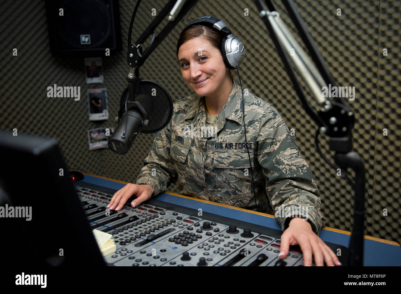 U s air force senior airman emma duff hi-res stock photography and ...