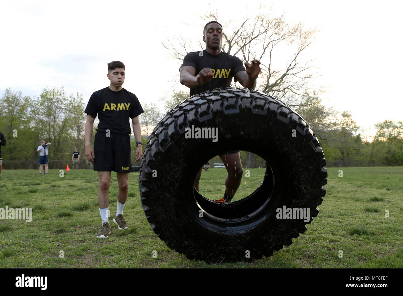 100 meter weighted lunges hi-res stock photography and images - Alamy