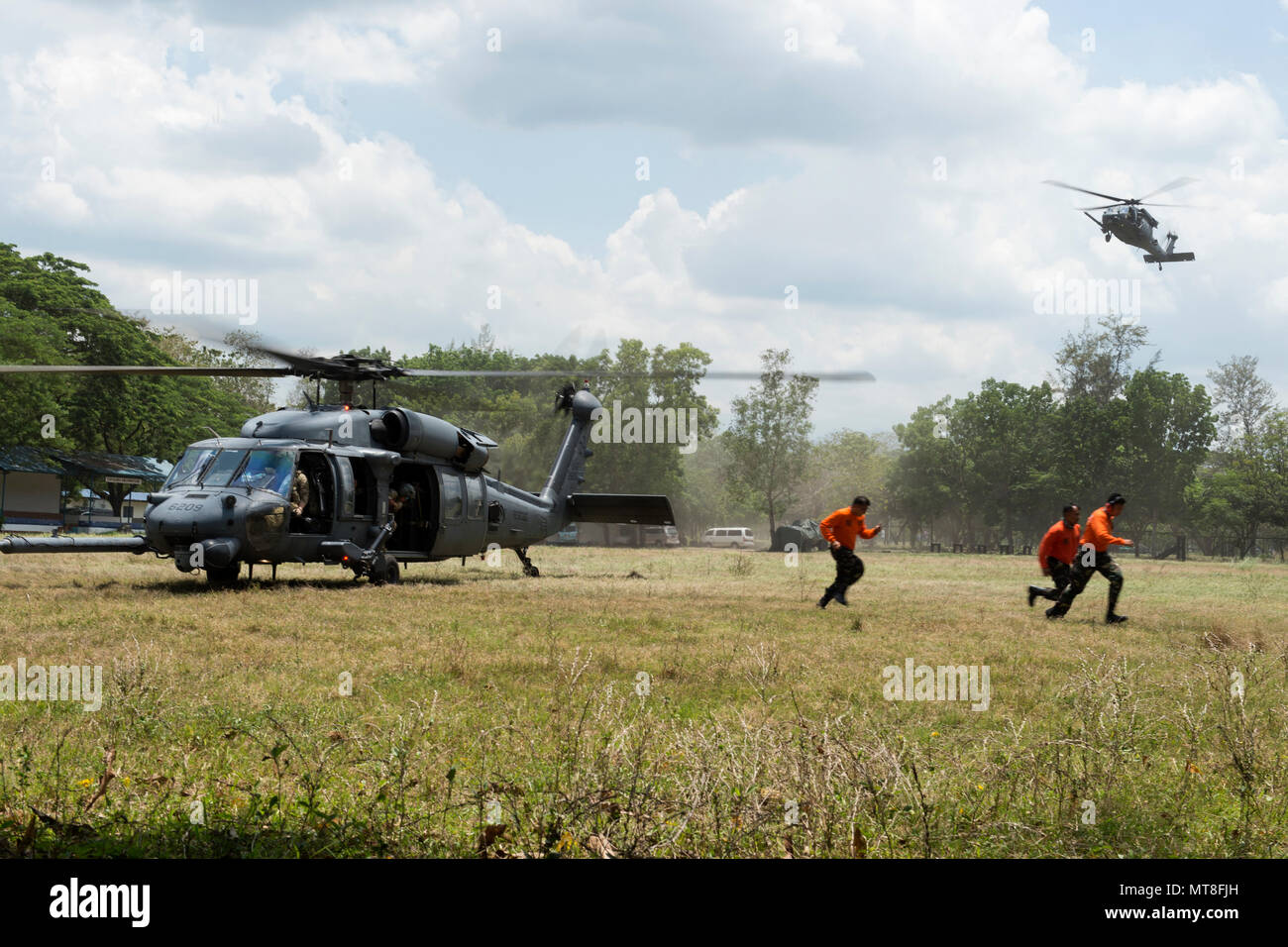 Philippine Air Force pararescuemen assigned to the 505th Search and ...