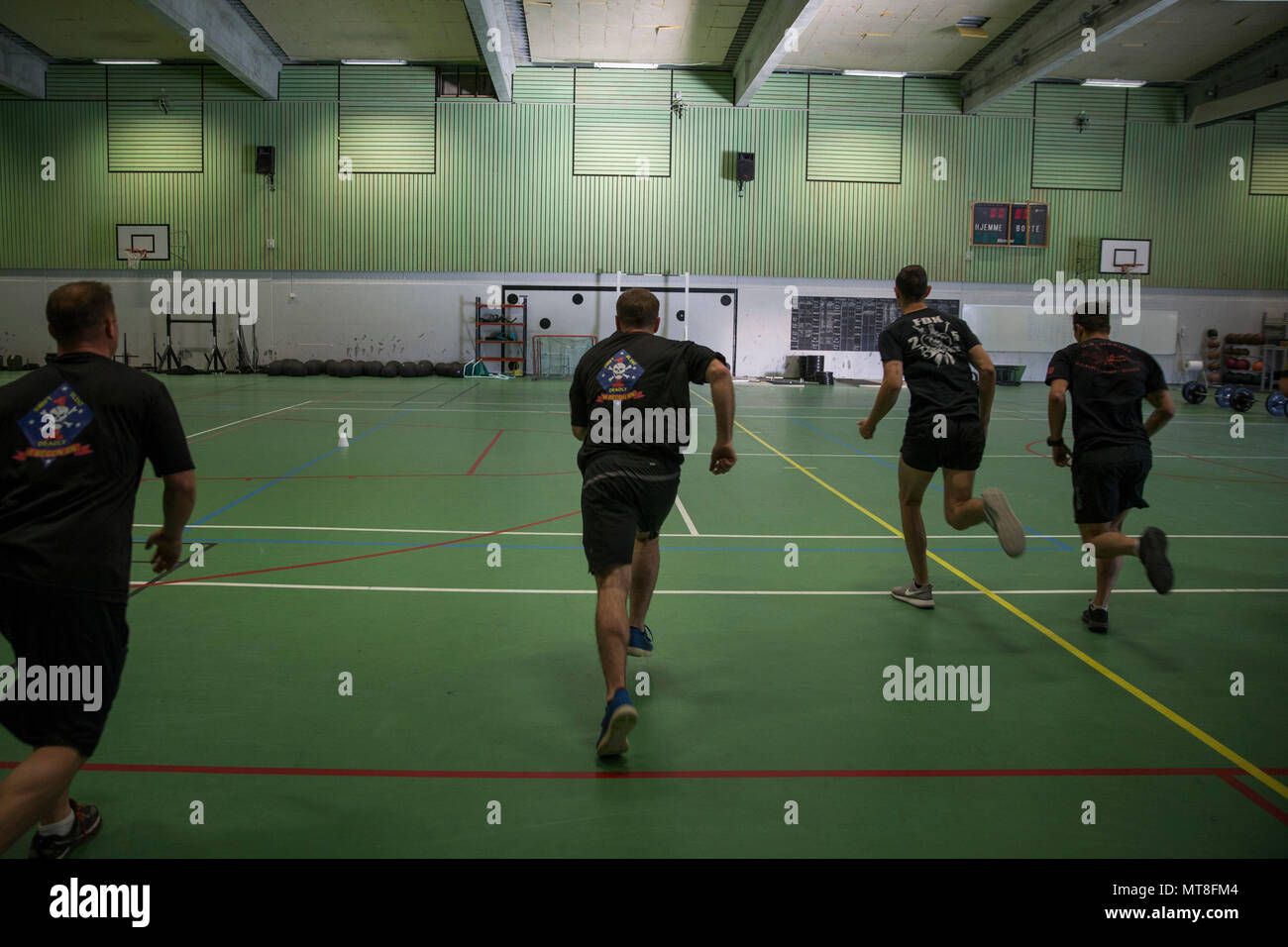 Shuttle run exercise hi-res stock photography and images - Alamy