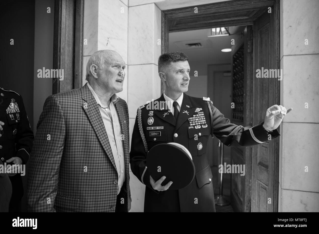 Tomb guard quarters hi-res stock photography and images - Alamy