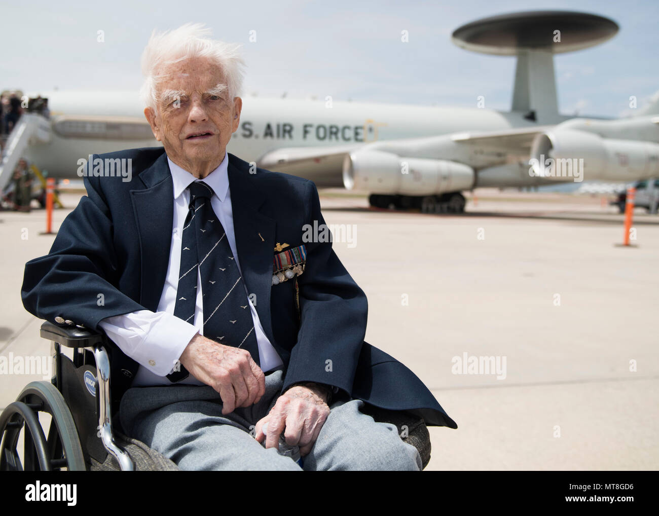 George Sweanor, a retired 98-year-old Royal Canadian Air Force Squadron ...