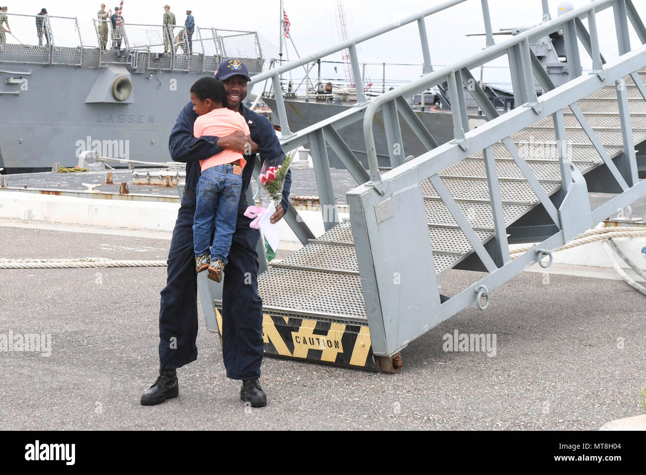 180514-N-TP832-1067 JACKSONVILLE, Fla. (May 14, 2018) Boatswain’s Mate ...