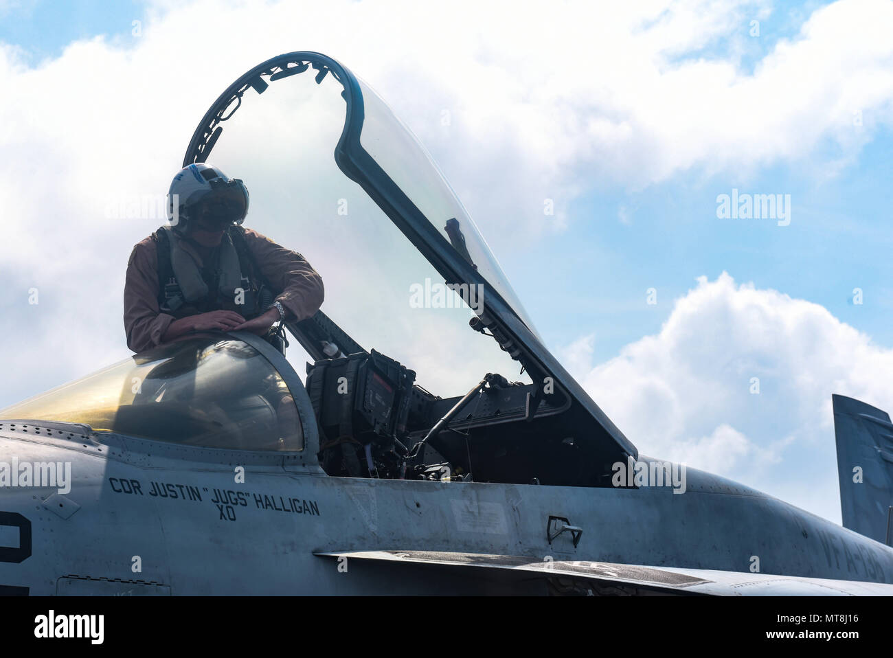 Isis fighter flag hi-res stock photography and images - Alamy