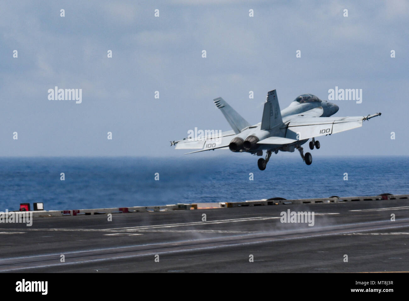 Isis fighter flag hi-res stock photography and images - Alamy