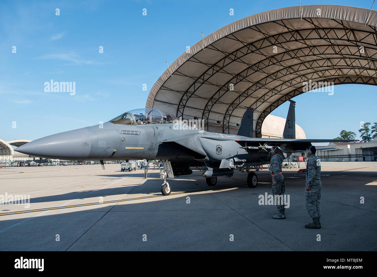 Razor talon strike eagle hi-res stock photography and images - Alamy
