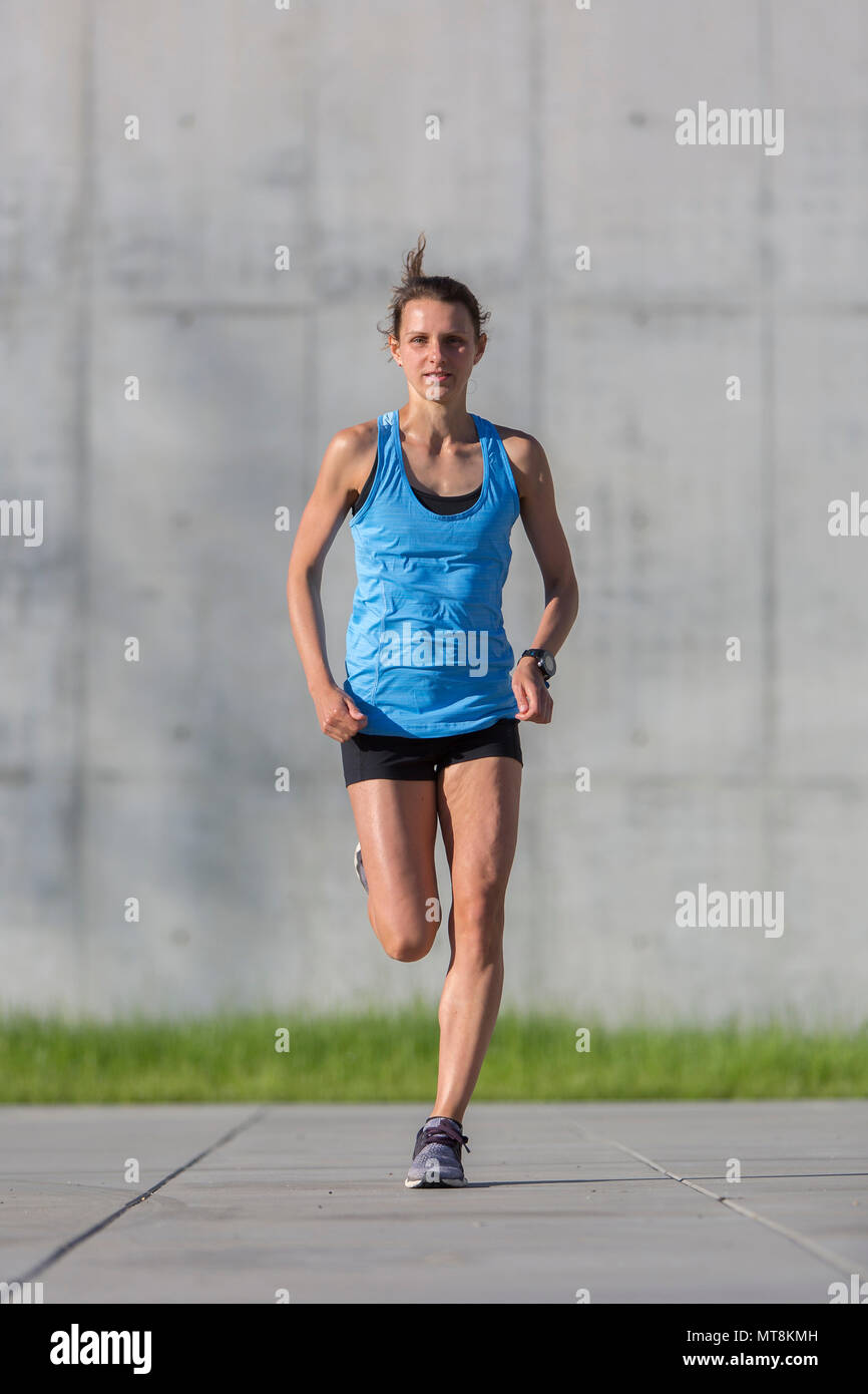 Endurance challenge runner hi-res stock photography and images - Alamy